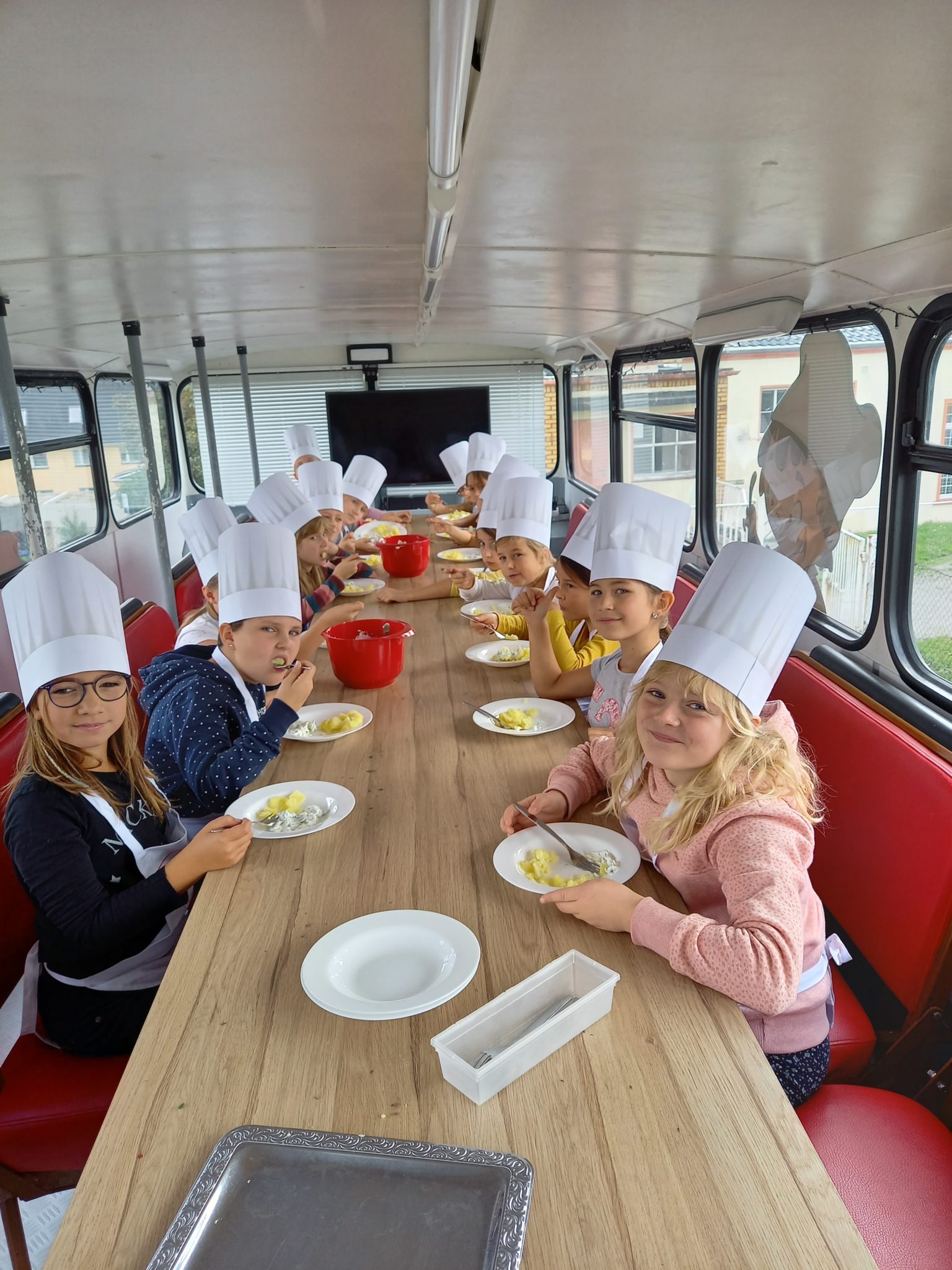 Besuch vom Kochbus „Coole Knolle“ | Evangelische Grundschule Frankenthal